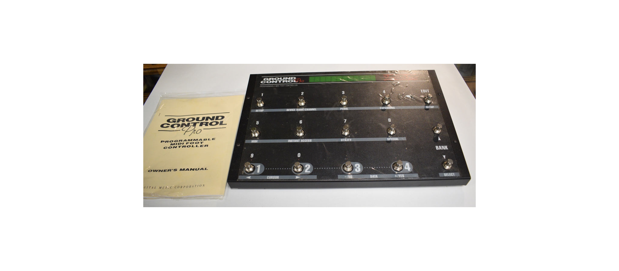 Voodoo Lab Ground Control Pro midi foot controller | DijkmanMuziek